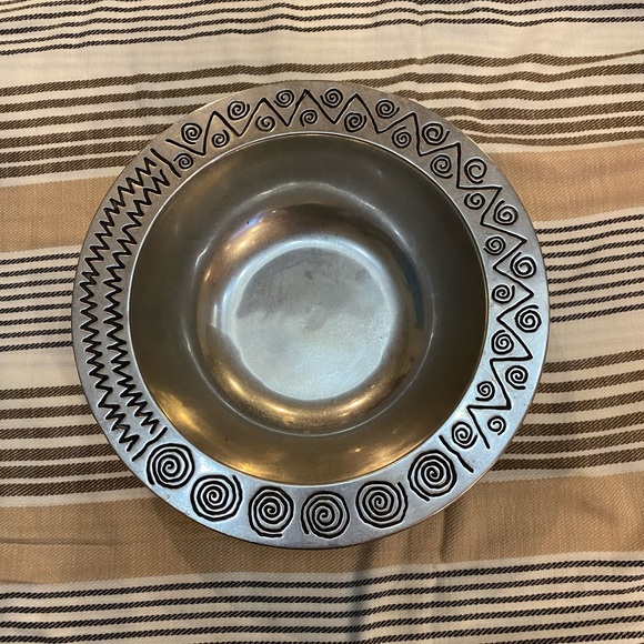 Wilton Armetale | Kitchen | Wilton Armetale Reggae Serving Bowl | Poshmark